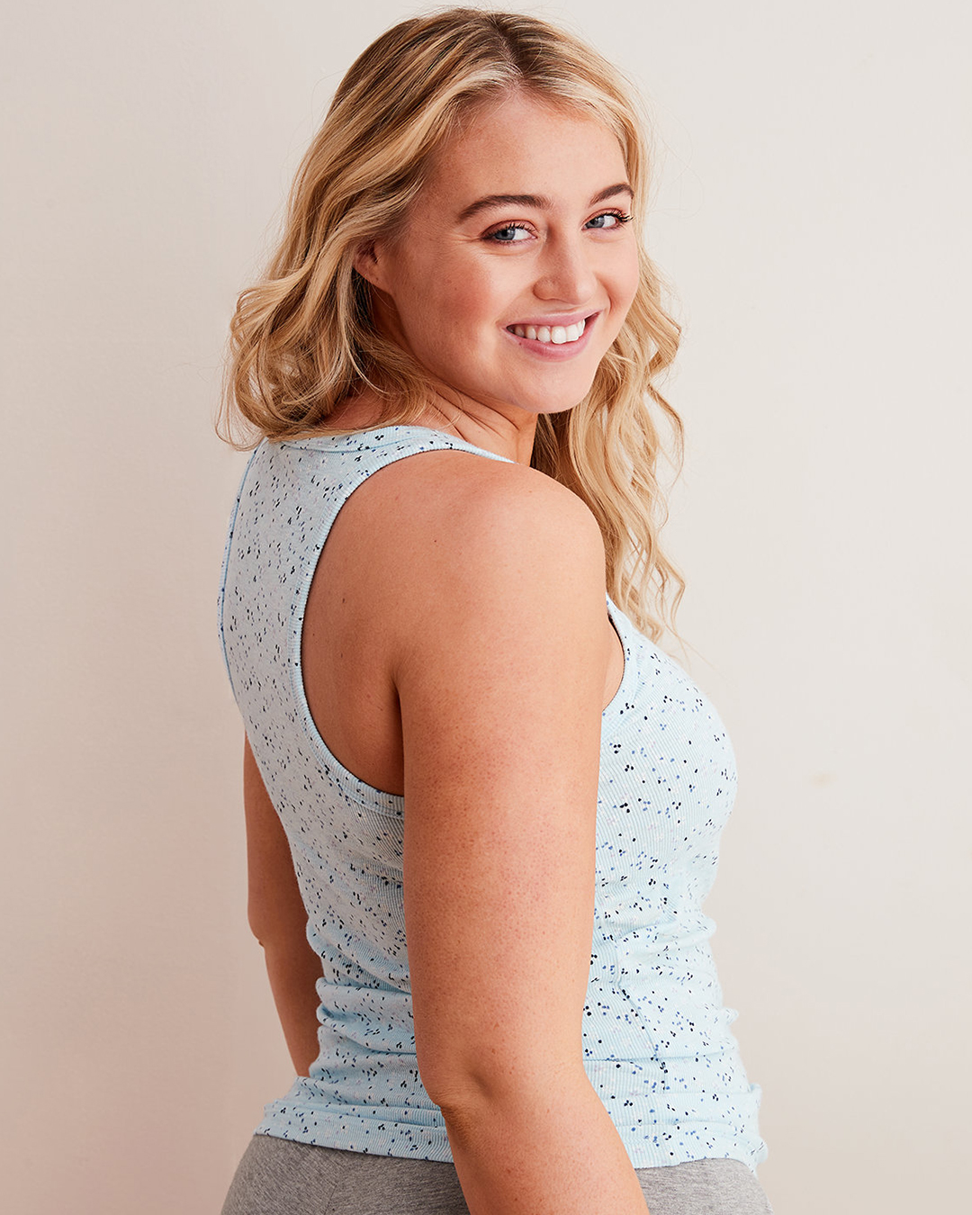 Interview with Iskra: On What We See in the Mirror - Darling Magazine