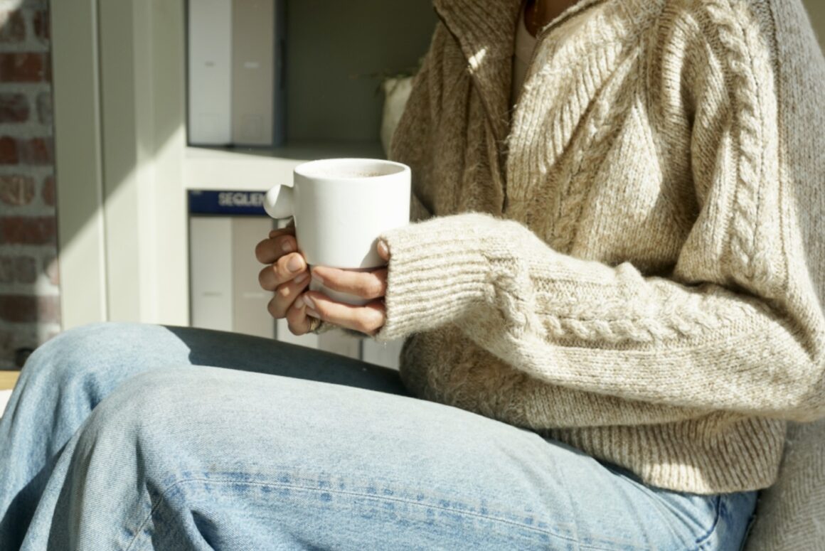 Cozy Tea Time: Spiced Maca Chai Latte - Darling Magazine